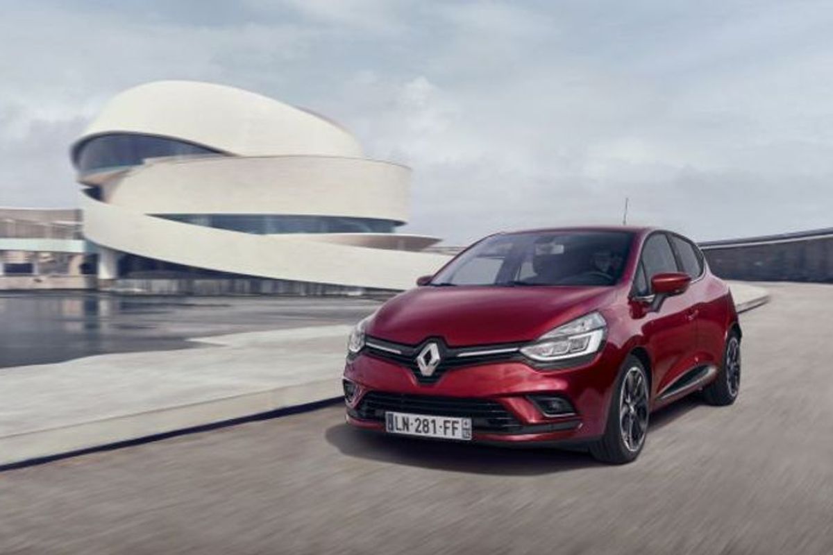 Facelifted Renault Clio (2016) Revealed