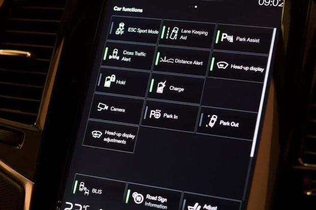 Volvo XC90 T8 Twin Engine AWD Inscription (2016) Review