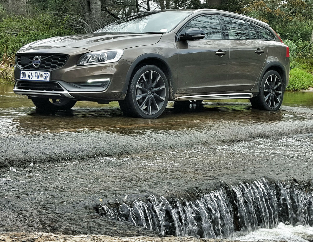 Extended Test: Volvo V60 Cross Country D4 AWD (with video) - Cars.co.za ...