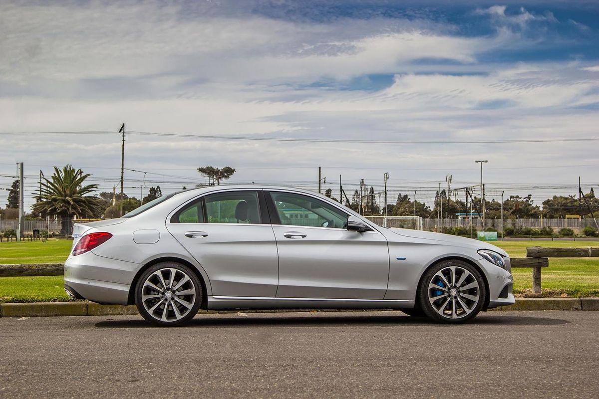 Mercedes-Benz C350e (2016) Review