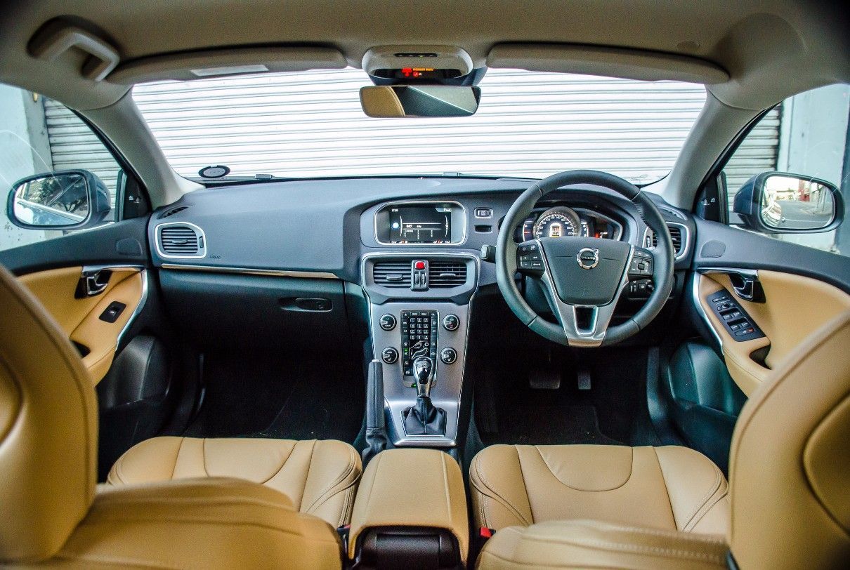 Volvo V40 T4 Inscription AT (2017) Quick Review