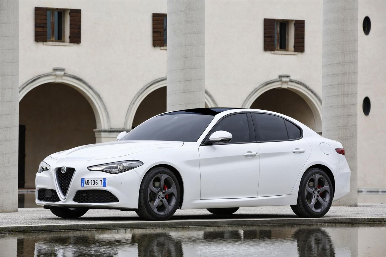Alfa Romeo Giulia (2017) Specs & Pricing