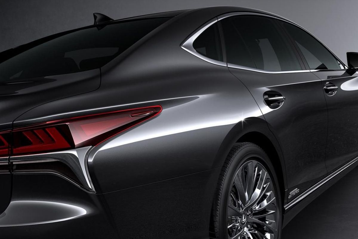 Update: Lexus LS 500h Bows in Geneva
