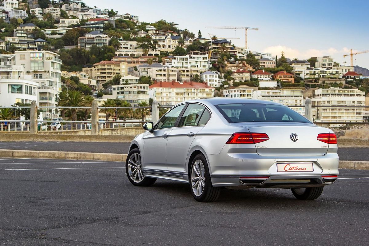 Volkswagen Passat 2.0 TDI Luxury DSG (2017) Quick Review