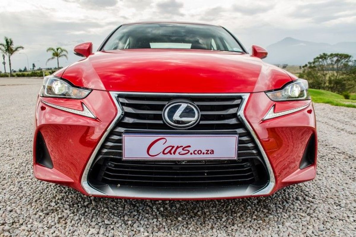 Lexus IS200t EX (2017) Quick Review