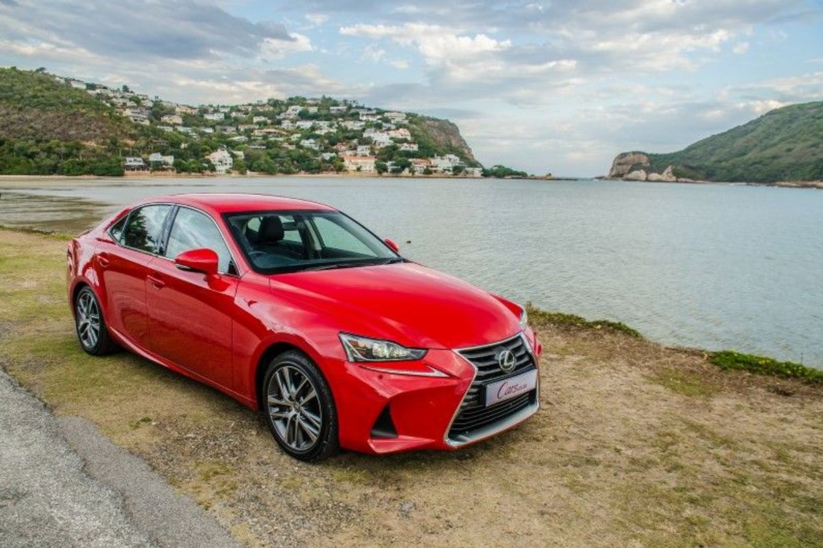 Lexus IS200t EX (2017) Quick Review