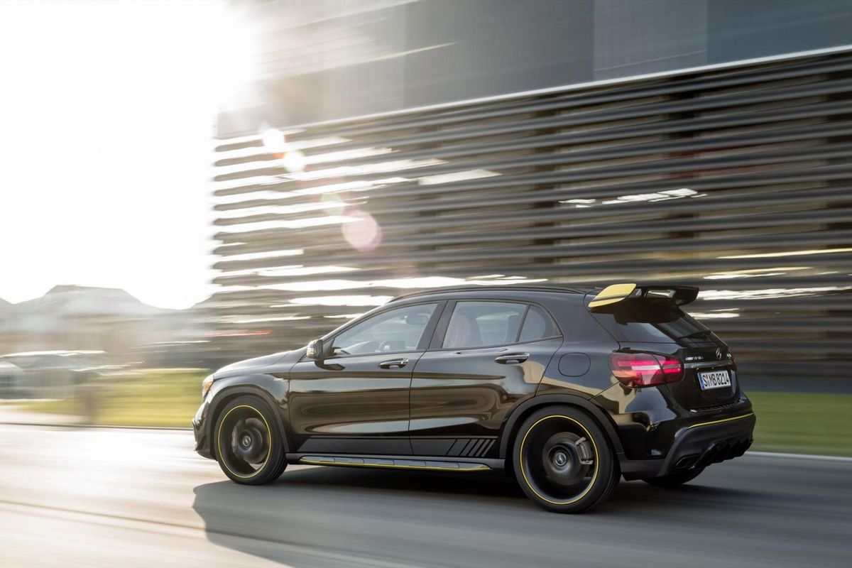 Facelifted Mercedes-Benz GLA in SA (2017) Specs & Pricing