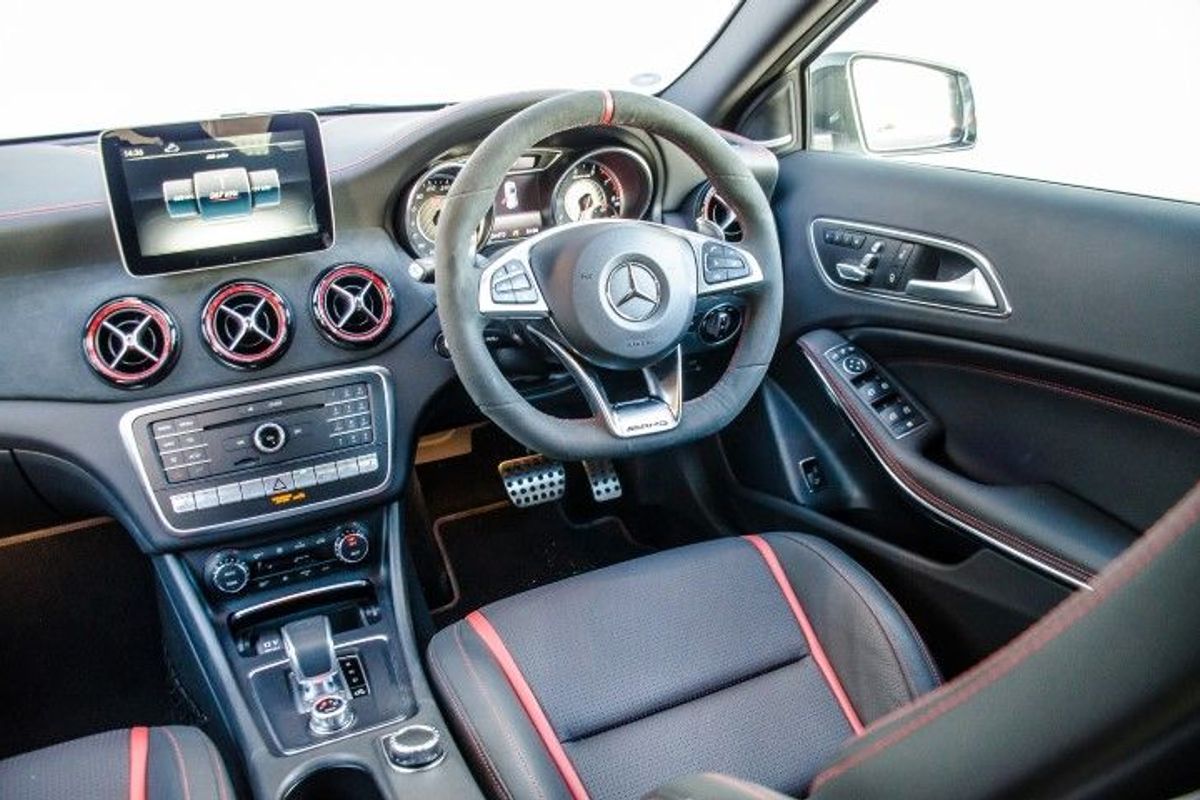 Mercedes-AMG GLA 45 4Matic (2017) Quick Review