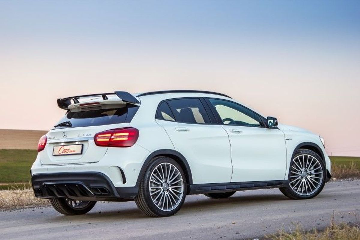 Mercedes-AMG GLA 45 4Matic (2017) Quick Review