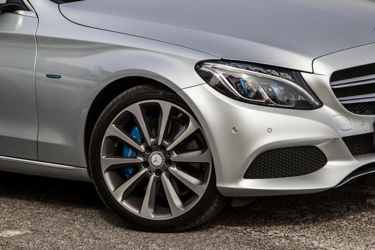 Comparative Review: BMW 330e vs Mercedes-Benz C350e [with Video]
