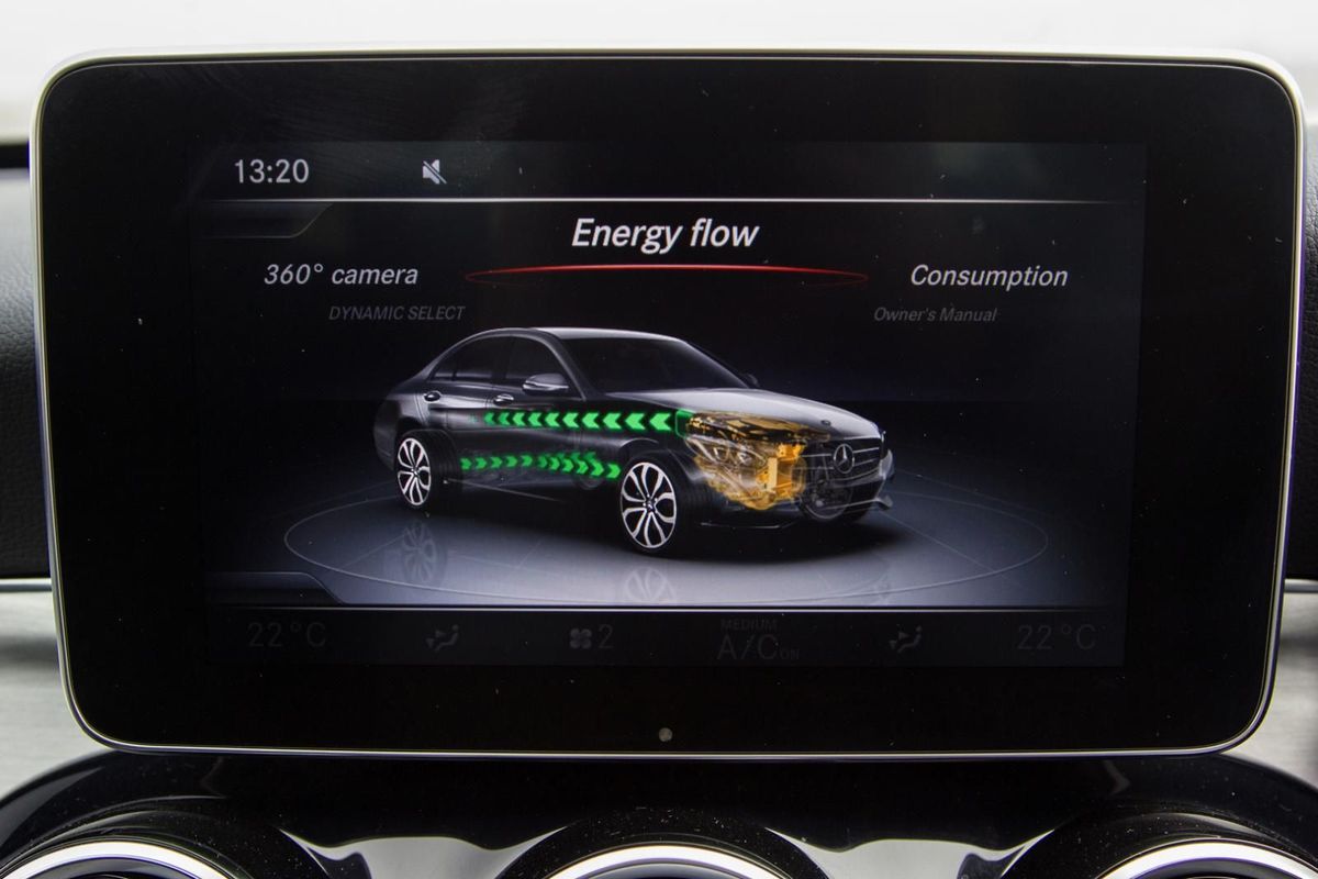 Comparative Review: BMW 330e vs Mercedes-Benz C350e [with Video]