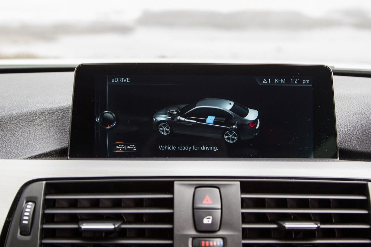 Comparative Review: BMW 330e vs Mercedes-Benz C350e [with Video]