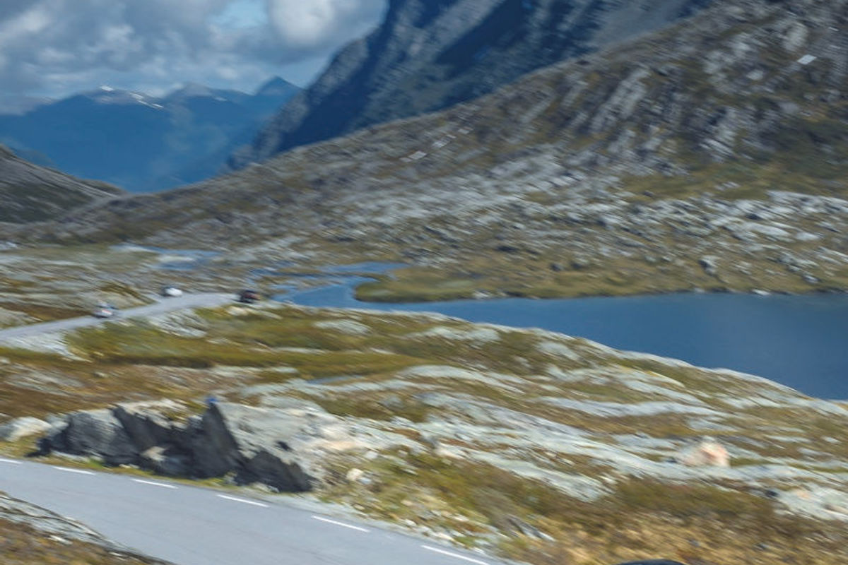 Range Rover Velar (2017) International Launch Review