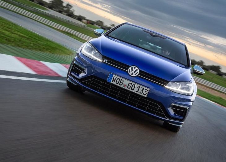 Key Differences: Volkswagen Golf R (2017) 7.0 & 7.5