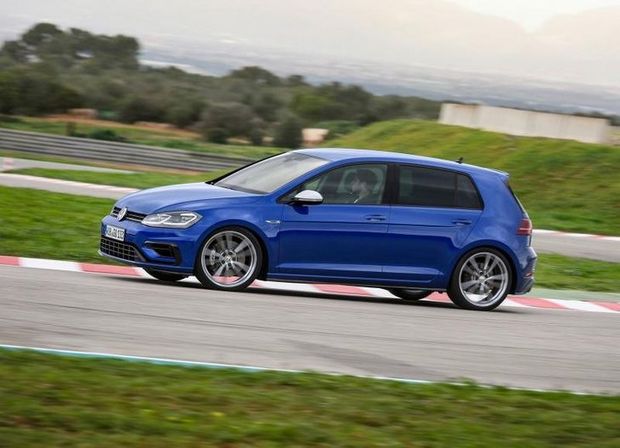 Key Differences: Volkswagen Golf R (2017) 7.0 & 7.5