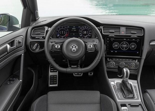 Key Differences: Volkswagen Golf R (2017) 7.0 & 7.5