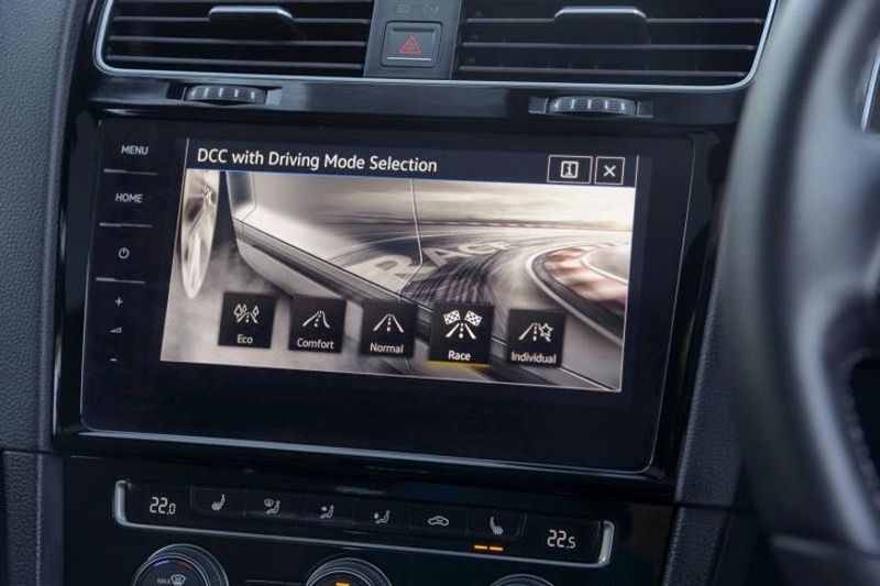 Key Differences: Volkswagen Golf R (2017) 7.0 & 7.5