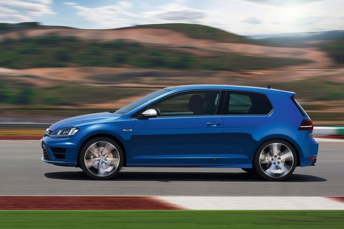 Key Differences: Volkswagen Golf R (2017) 7.0 & 7.5