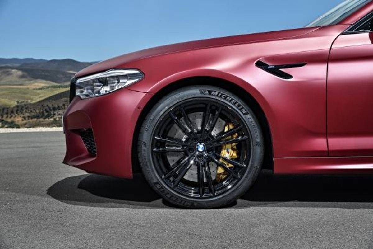 New 441 kW BMW M5 Revealed [with Video]