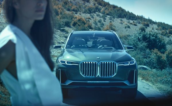 Luxury BMW Models Get New Logo