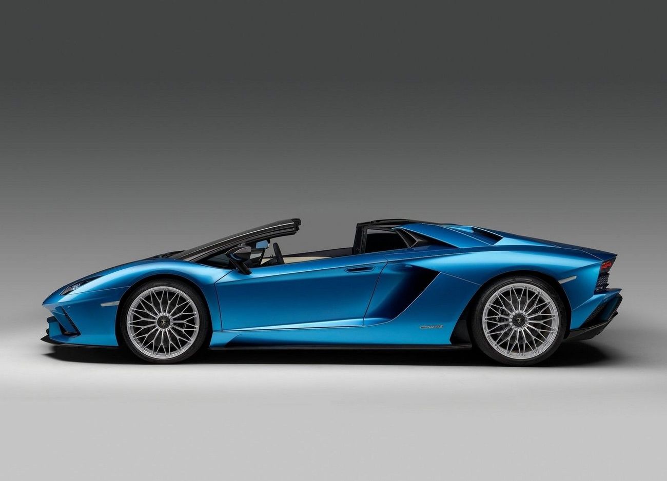 Lamborghini drops top on Aventador S