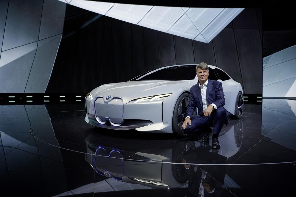BMW previews i5 with i Vision Dynamics concept