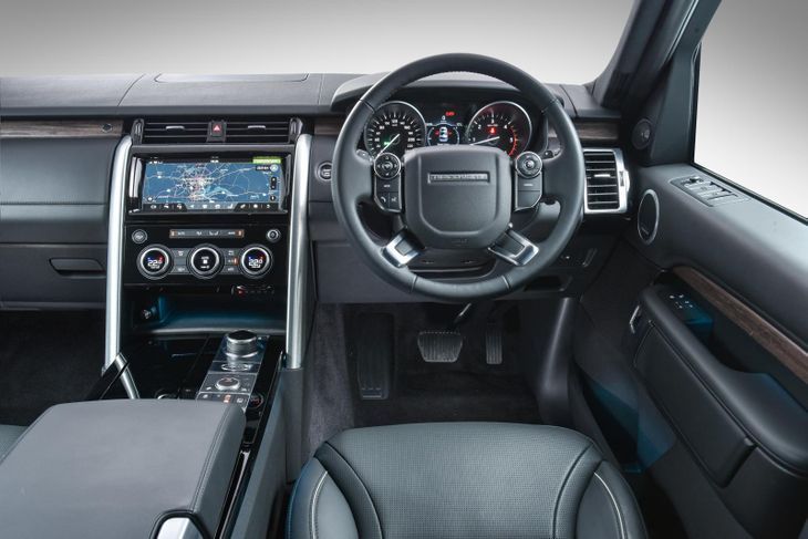 3 Reasons Why Land Rover Discovery is #CarsAwards Finalist - Cars.co.za ...