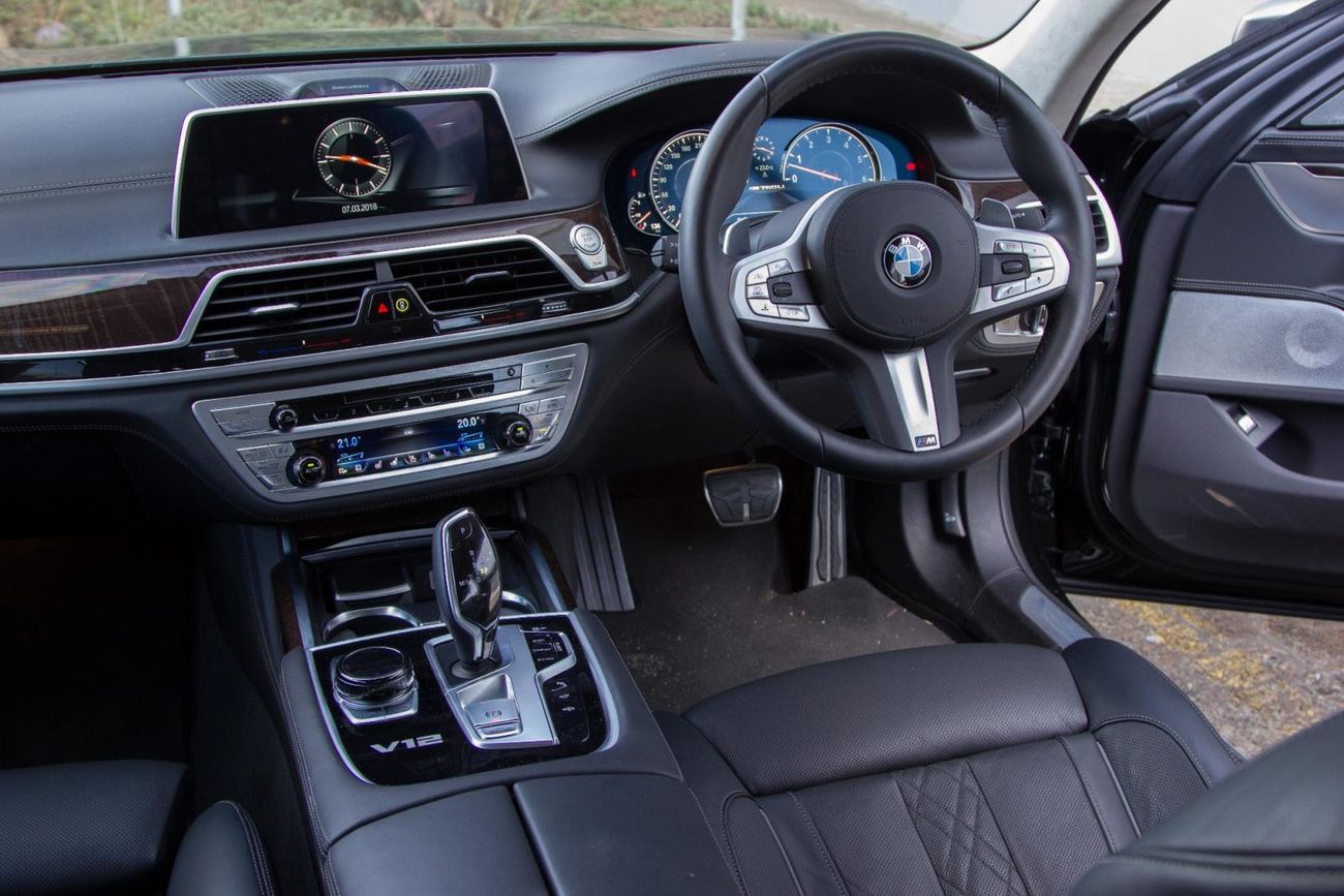 BMW M760Li xDrive (2018) Quick Review