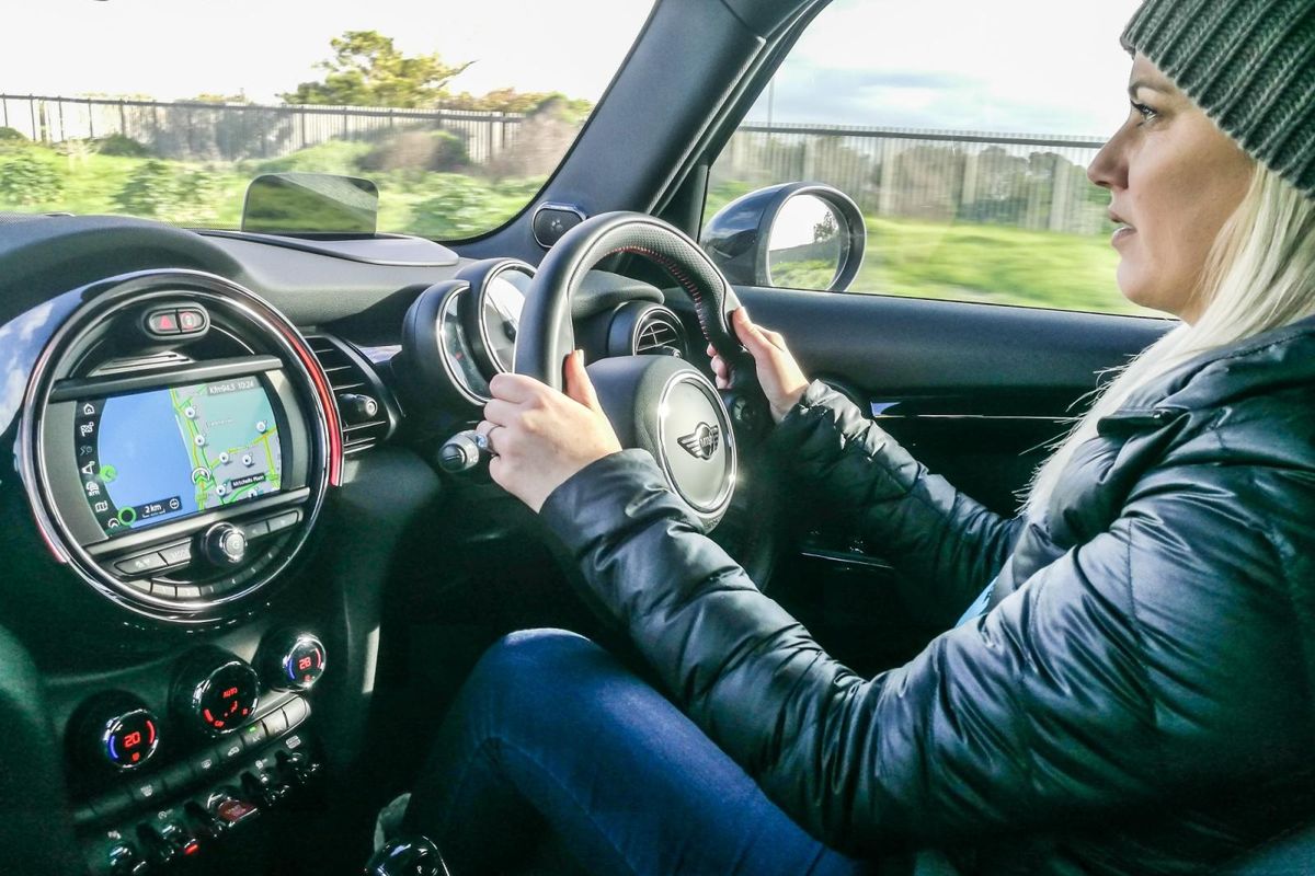 Updated Mini Cooper (2018) Launch Review