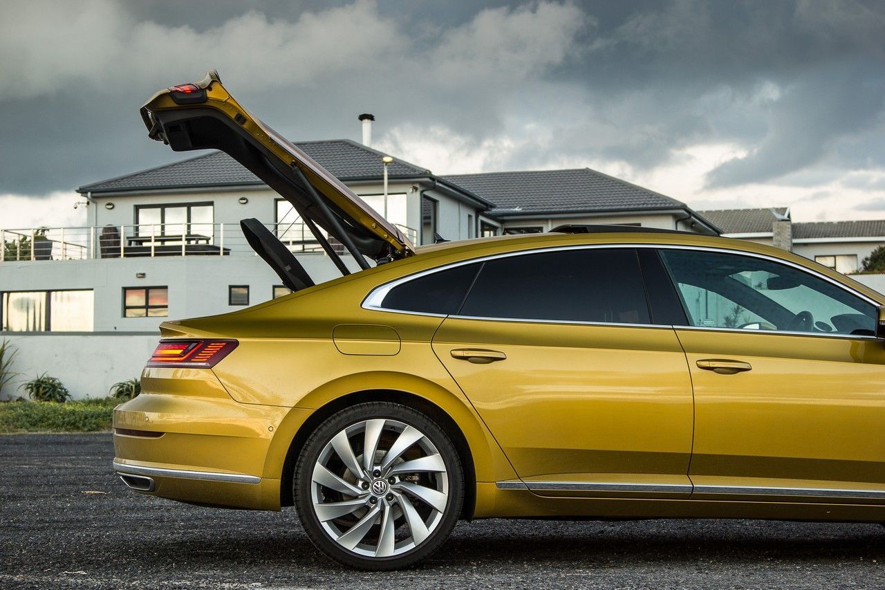 Volkswagen Arteon 2.0 TDI R-Line (2018) Quick Review