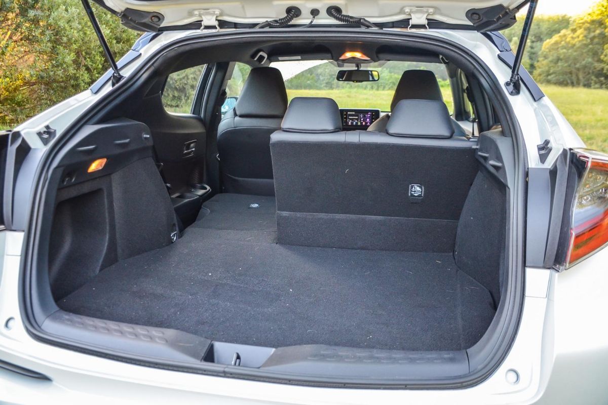 Toyota C-HR 1.2T Luxury (2018) Quick Review