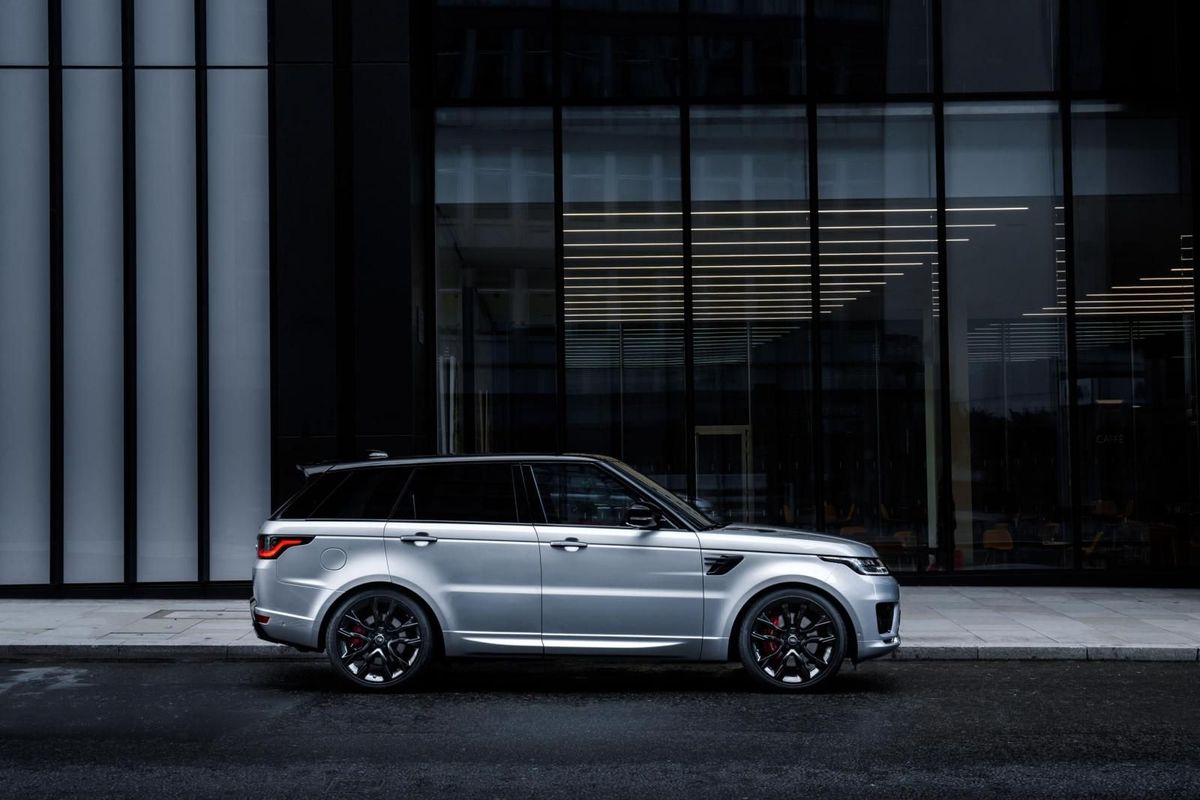 Range Rover Sport HST Introduces New Inline 6