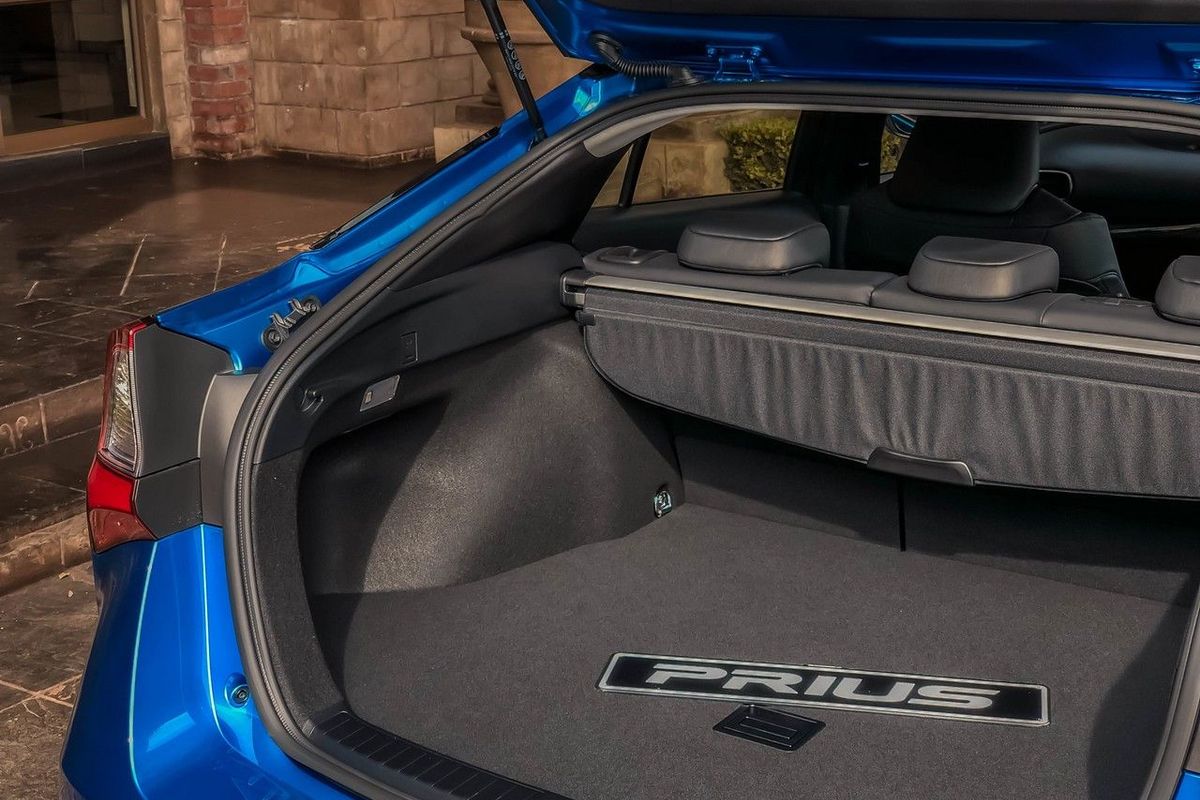 Toyota Prius (2019) Review