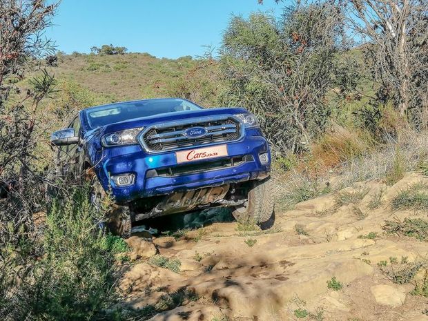 Toyota Hilux vs Ford Ranger (2019) Comparative Test