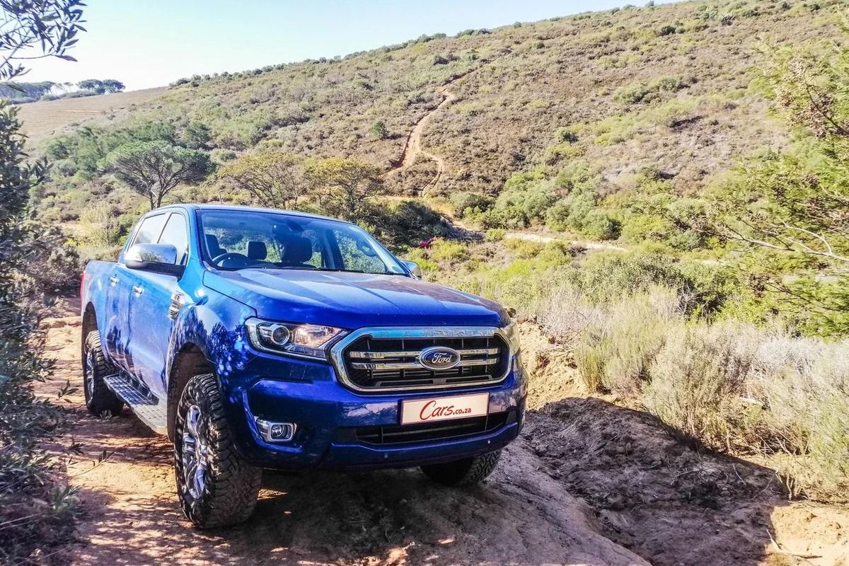 Toyota Hilux vs Ford Ranger (2019) Comparative Test