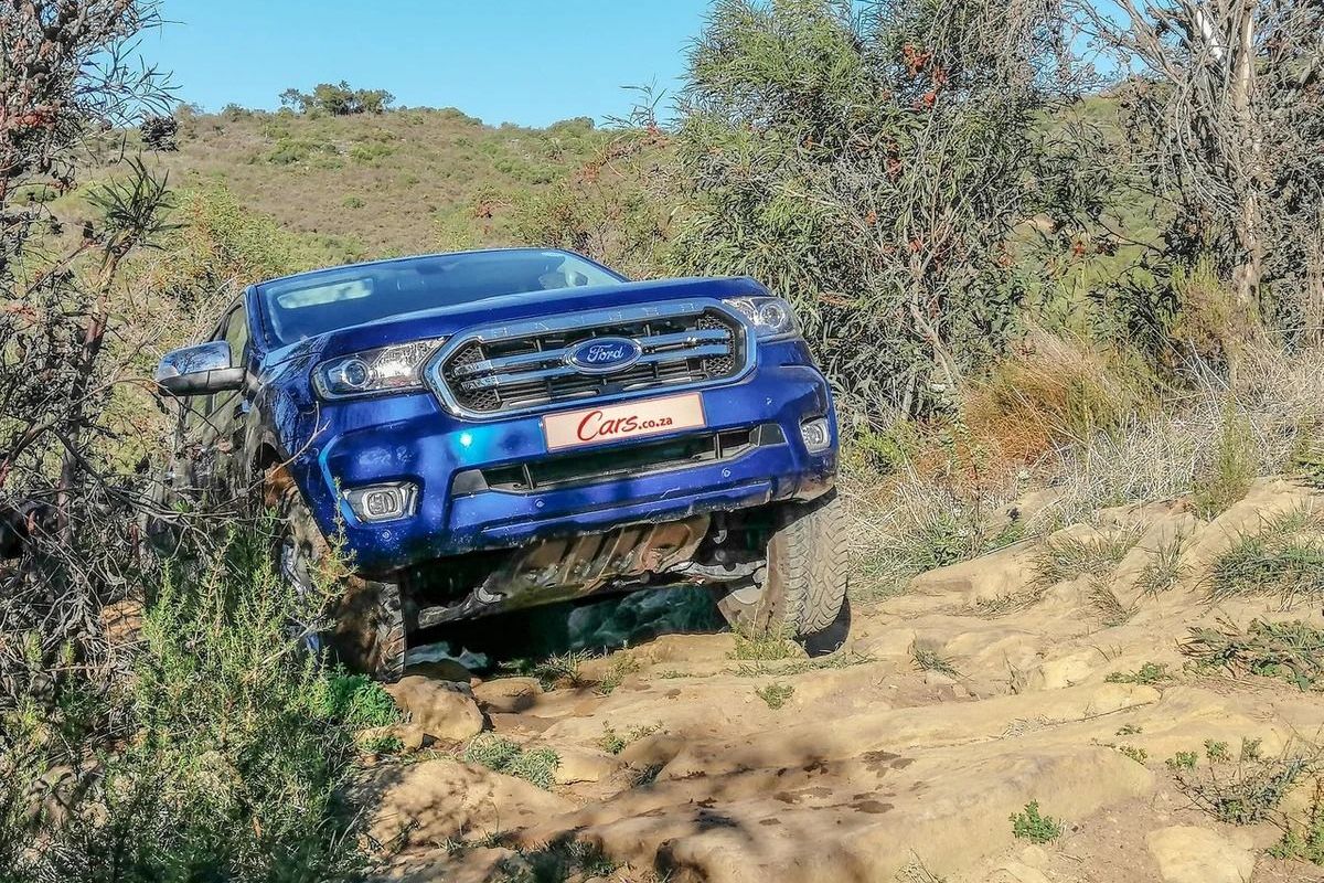 Toyota Hilux vs Ford Ranger (2019) Comparative Test