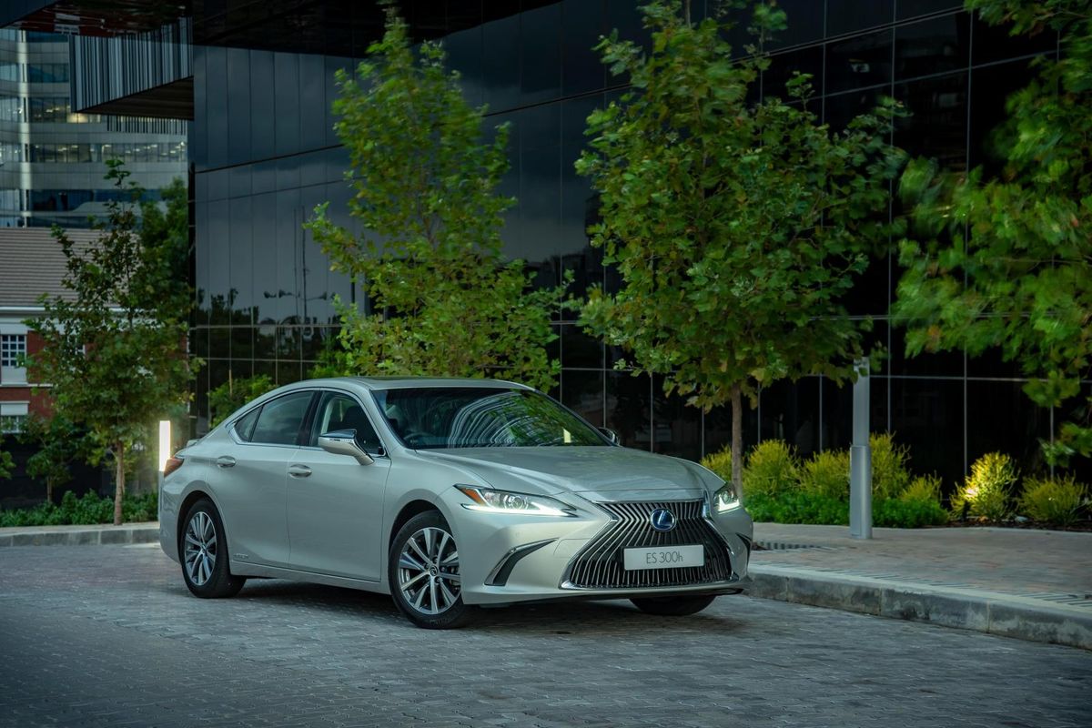 Lexus ES Hybrid (2020) Launch Review
