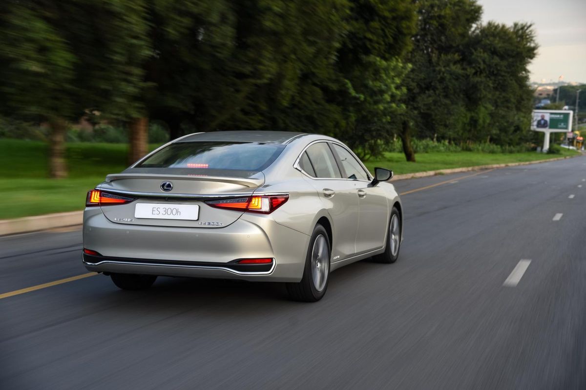 Lexus ES Hybrid (2020) Launch Review