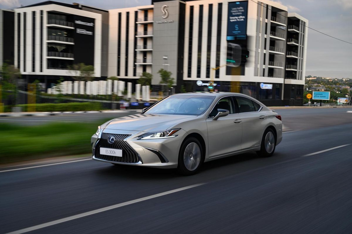 Lexus ES Hybrid (2020) Launch Review