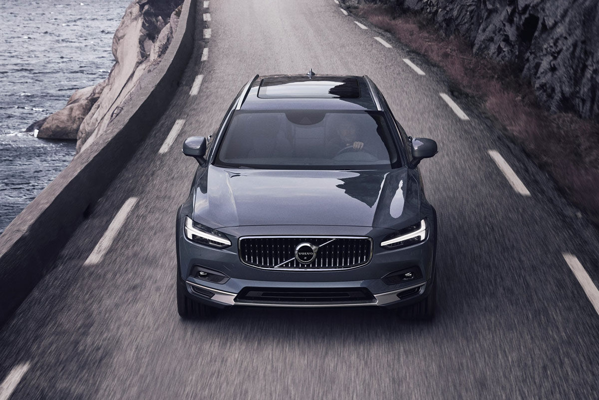 Volvo reveals updated S90/V90