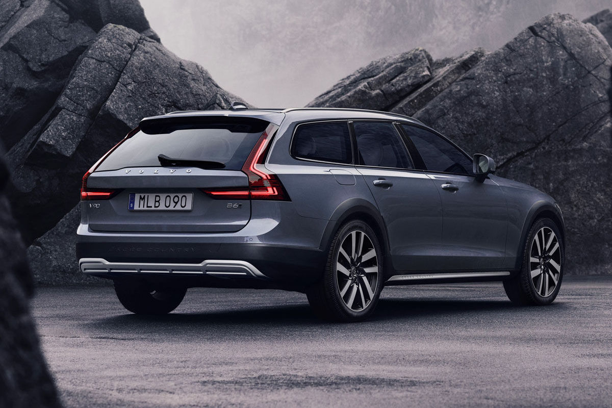 Volvo reveals updated S90/V90
