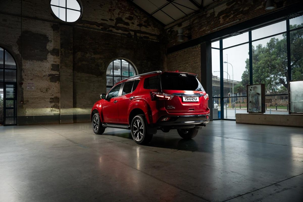Isuzu MU-X (2020) Specs & Price