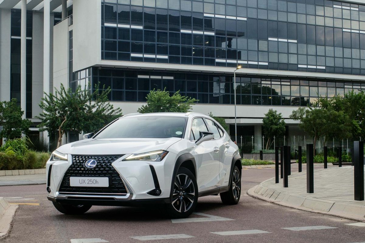 Lexus adds entry-level hybrid to UX range