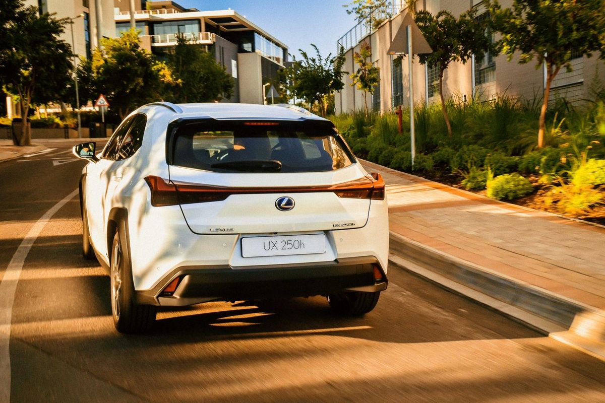 Lexus adds entry-level hybrid to UX range