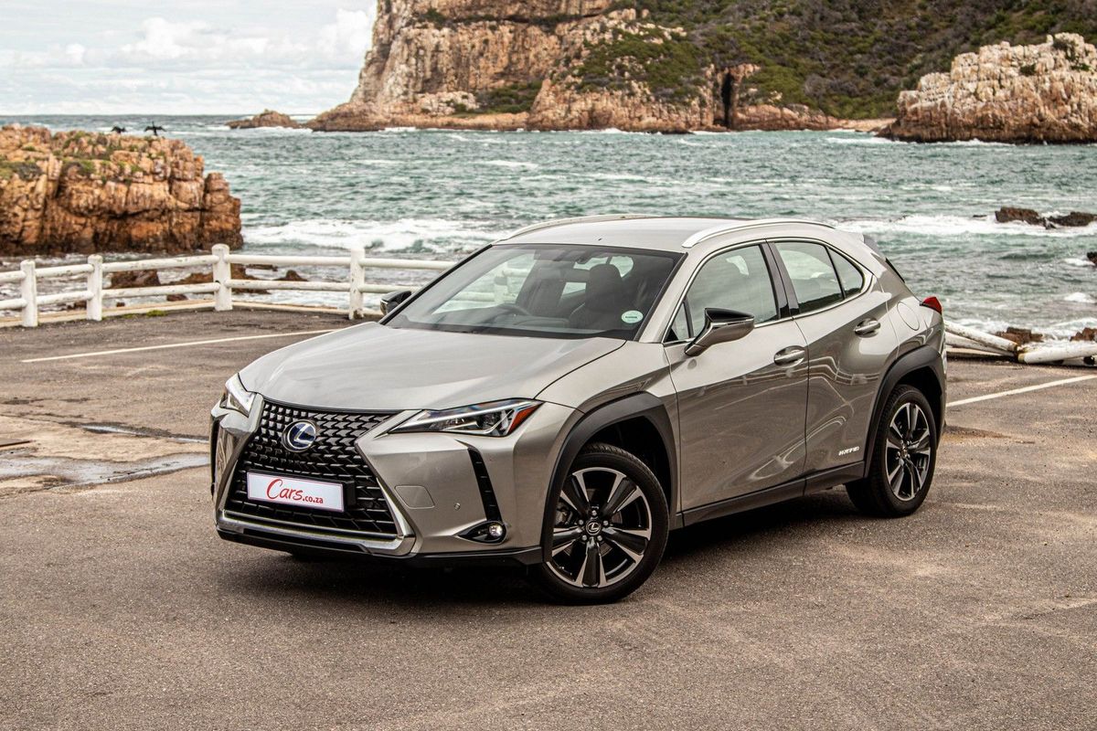 Lexus UX 250h EX (2020) Review