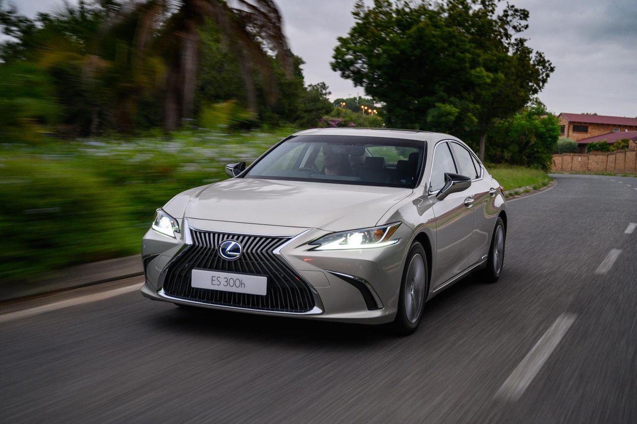 Lexus ES Hybrid (2020) Launch Review