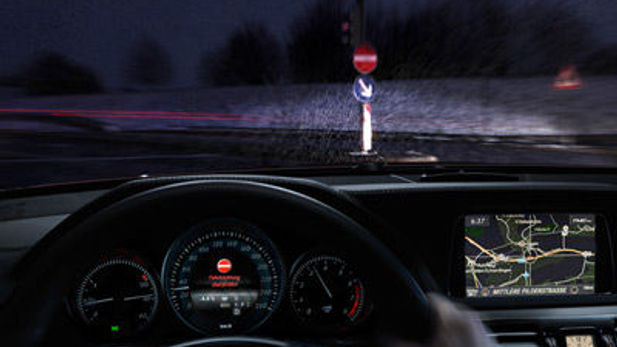 Mercedes-Benz traffic sign assistance system developed