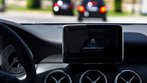 Car-to-car communication system by Mercedes-Benz