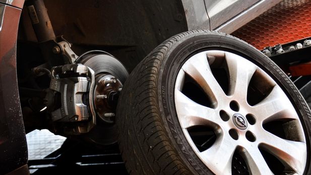 How to Change a Car Tyre