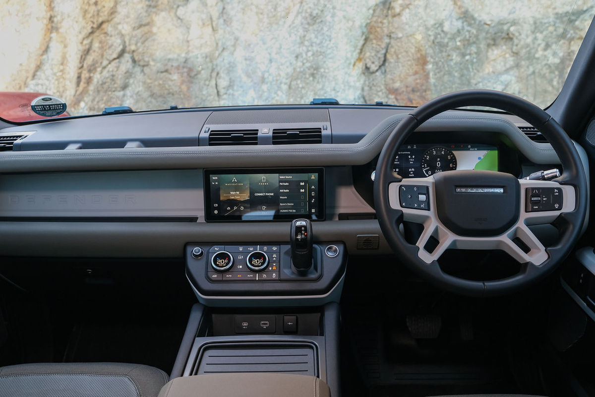 Comparison: Land Rover Defender vs Toyota Prado